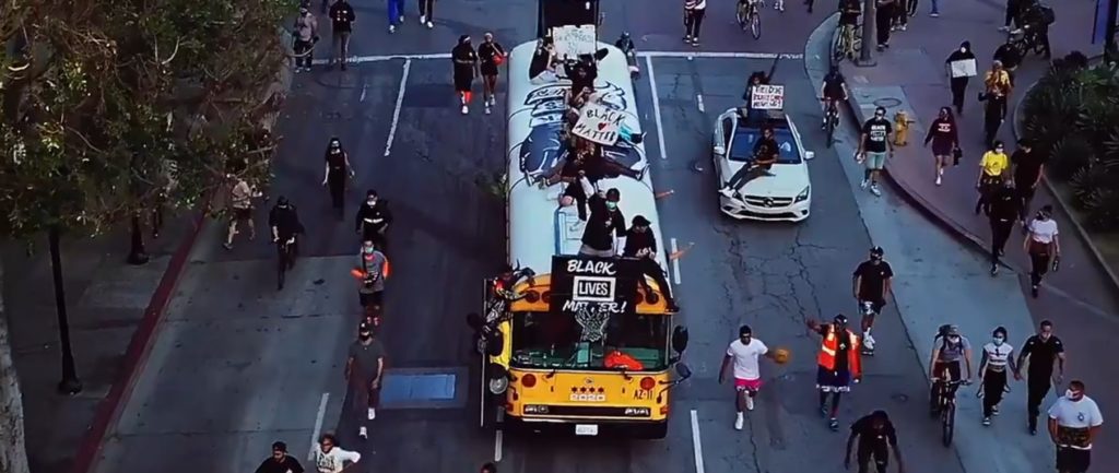 Το "Hoop Bus" της ισότητας (vids, pics) - Basketa.gr