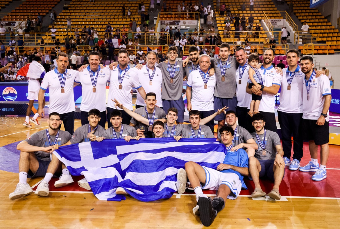 Ακρόπολις: Οι προβολείς στη χάλκινη Εθνική Νέων Ανδρών - Basketa.gr