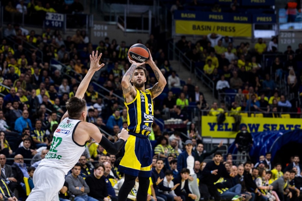EuroLeague: Νίκη με ανατροπή για τη Φενέρμπαχτσε, «έπιασε» την Εφές η ...
