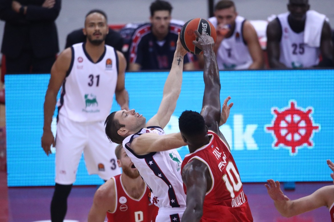 Η Αρμάνι γίνεται ξανά... ενδιαφέρουσα (vids) - Basketa.gr