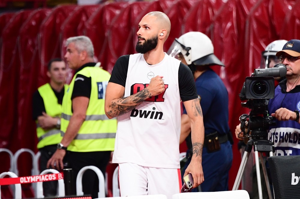 Ολυμπιακός: Η άφιξη της ομάδας στο ΣΕΦ (vid) - Basketa.gr